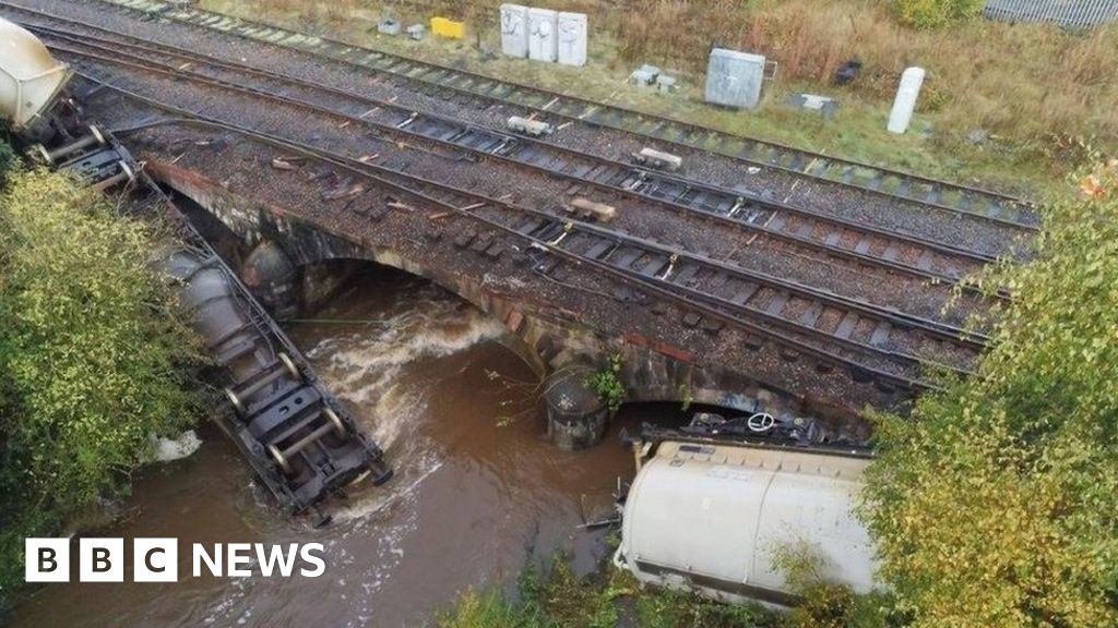 Wheel fault caused Carlisle cement train derailment - BBC News