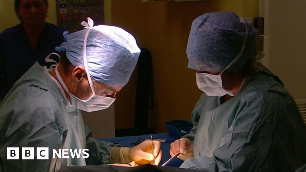 Weekend death data for NHS England 'highly misleading' - BBC News