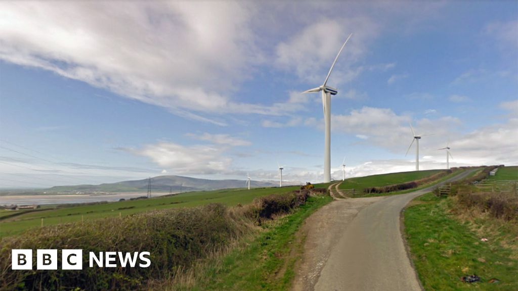 'Noisy' wind farm extension paused after Barrow residents object - BBC News