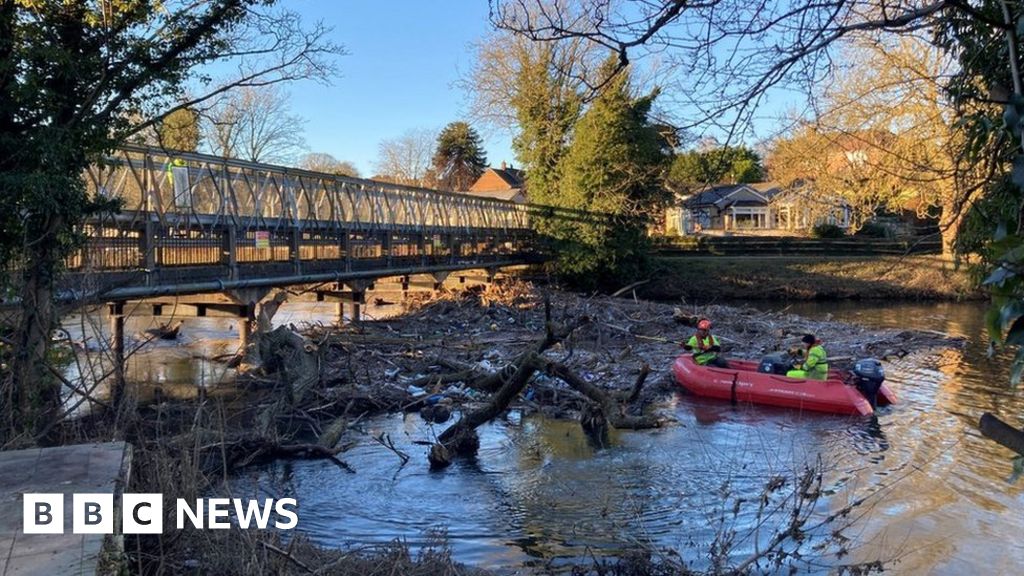 Boats remove debris from River Derwent after flooding - BBC News