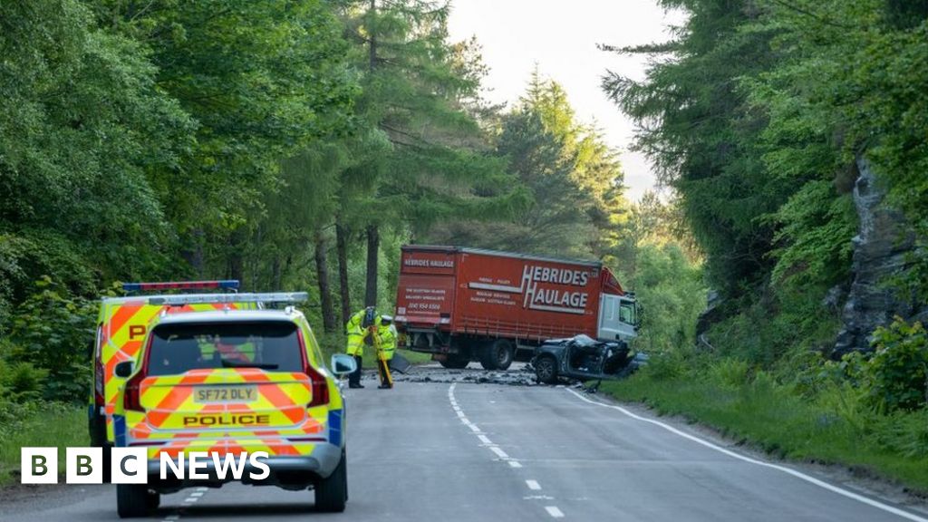 Two children among four injured in crash near Kyle - BBC News
