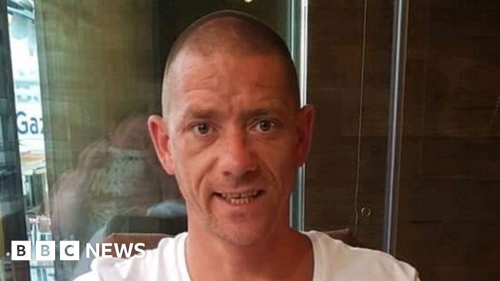 Two men and a boy in court over Castlemilk murder - BBC News