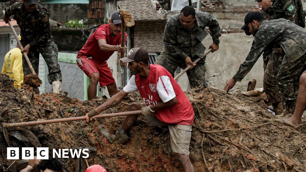 Death toll rises after Brazil landslides - BBC News