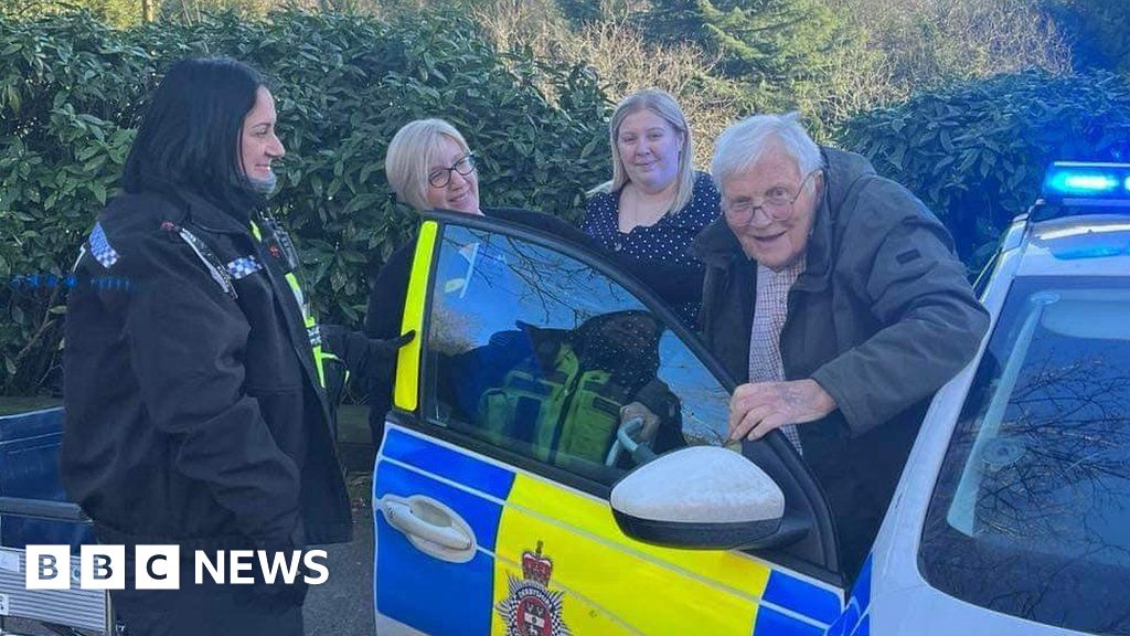 Former PC, 96, gets to sit in police car again - BBC News