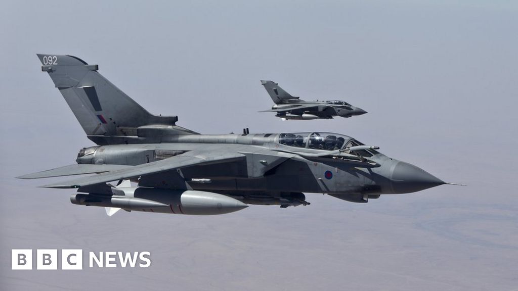 UK air strikes 'killed 1,300 IS militants' in 12 months, figures show ...