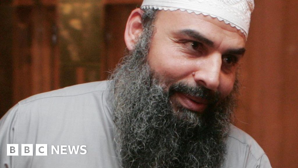 Former CIA chief's rendition sentence reduced in Italy - BBC News