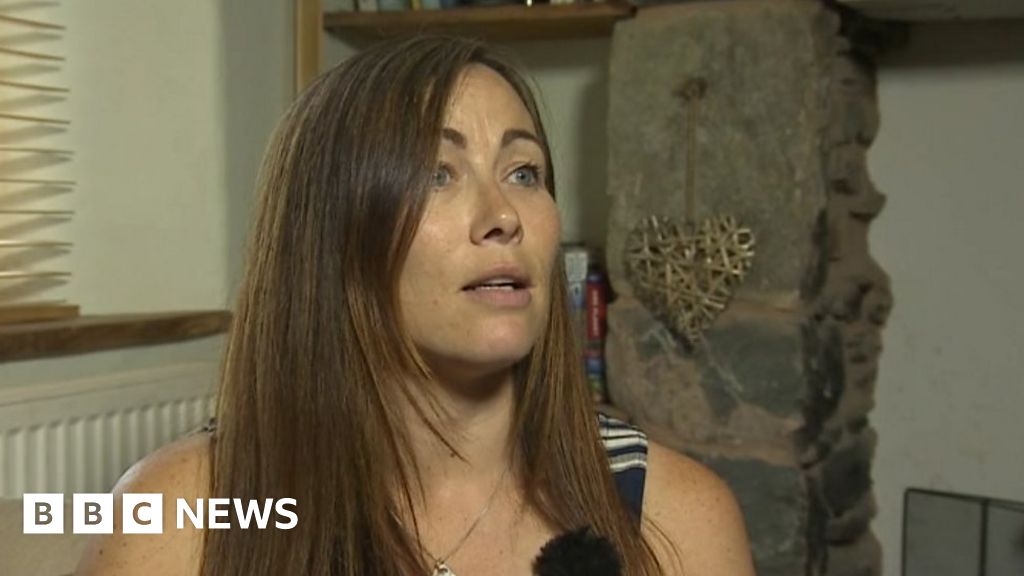 Eisteddfod 2017: Welsh Learner of the Year is Emma Chappell - BBC News