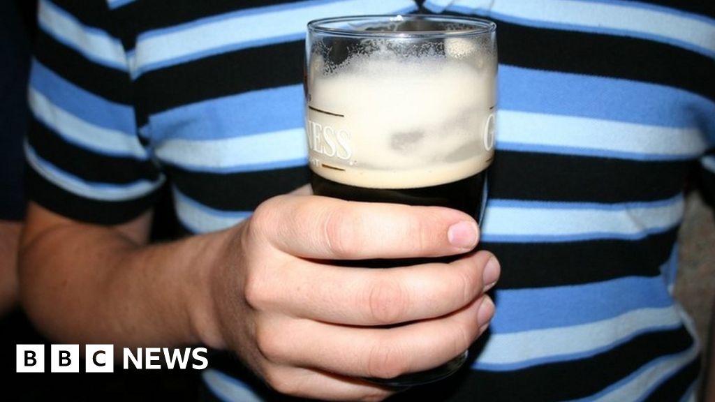 Easter: Irish pubs lift Good Friday alcohol ban - BBC News