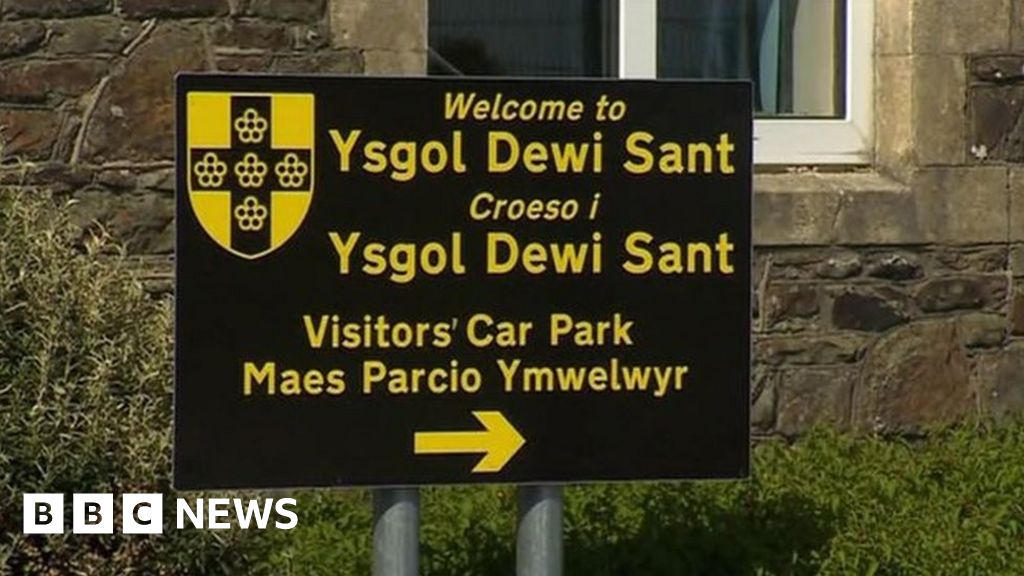Ysgol Dewi Sant pupils could be relocated to Haverfordwest - BBC News