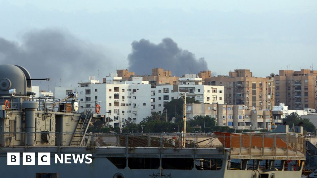 Libya turmoil: Rival armed groups clash in capital, Tripoli - BBC News