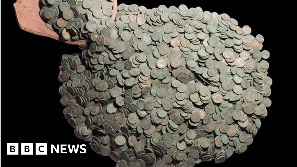 Lincolnshire Roman coin hoard 'is largest find in Britain' - BBC News