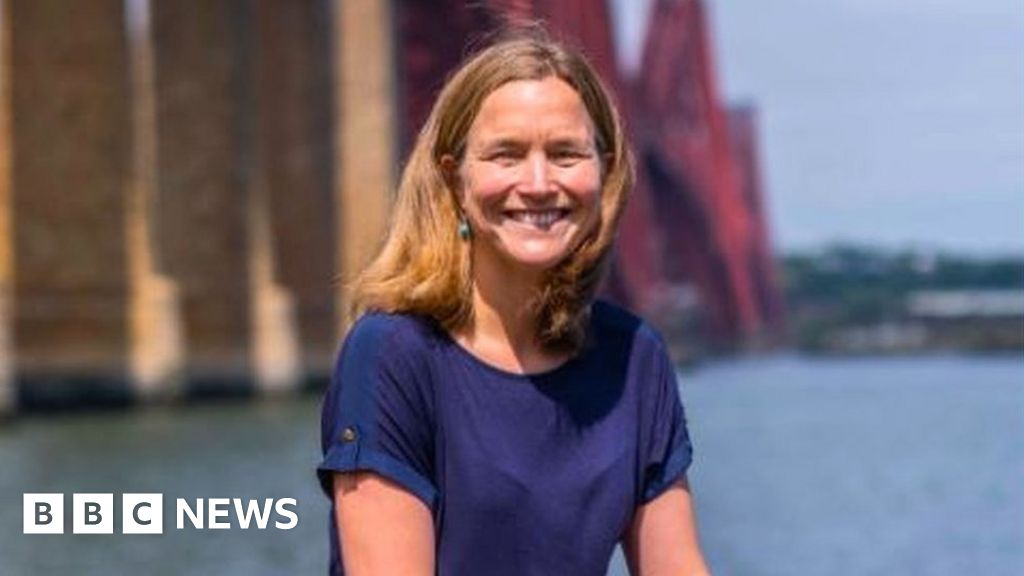 Edinburgh woman wants to lead Scotland's 'sober revolution' - BBC News