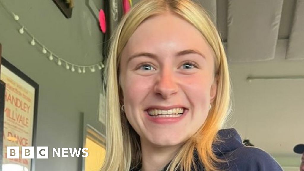 Laionie Kennard death: Tribute to 'kind and caring' teen killed in crash - BBC News