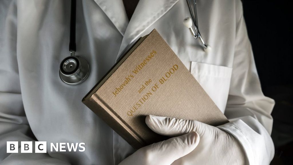 Judge to decide on blood treatment for teenage Jehovah's Witness - BBC News