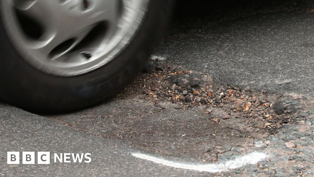 Oxfordshire: Widespread pothole prevention road works to begin - BBC News