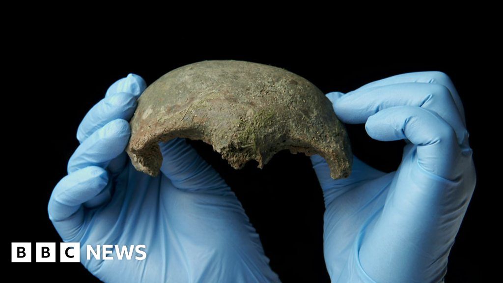 Ancient human skull discovered in River Thames