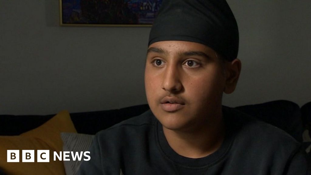 Leicester boy, 13, left without school after council delays - BBC News