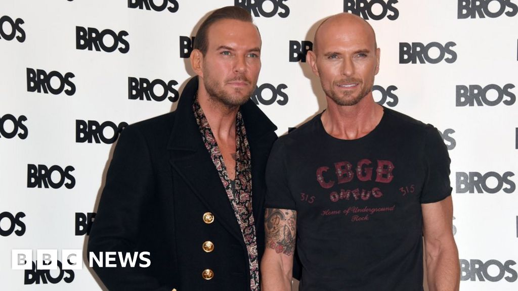 Bros thank fans for support at O2 comeback show - BBC News