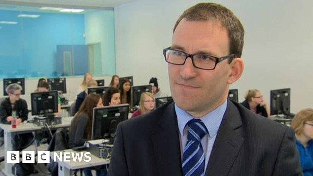 CCEA: NI exams body chief Justin Edwards to leave post