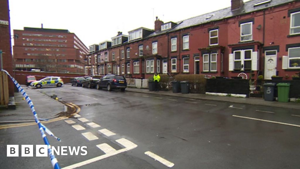 Five arrested in Leeds murder inquiry - BBC News