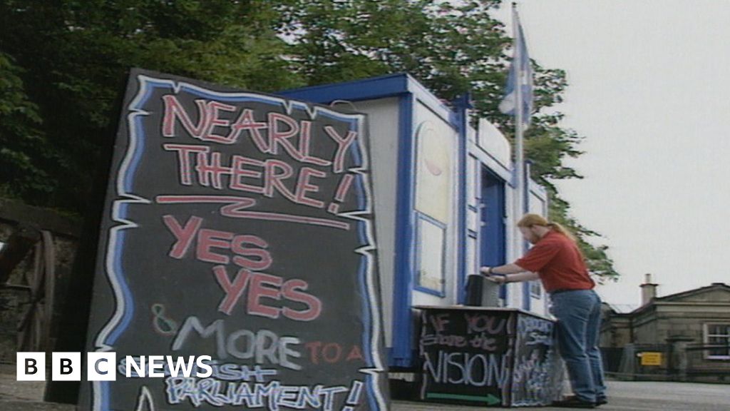 Scottish devolution referendum: The birth of a parliament - BBC News