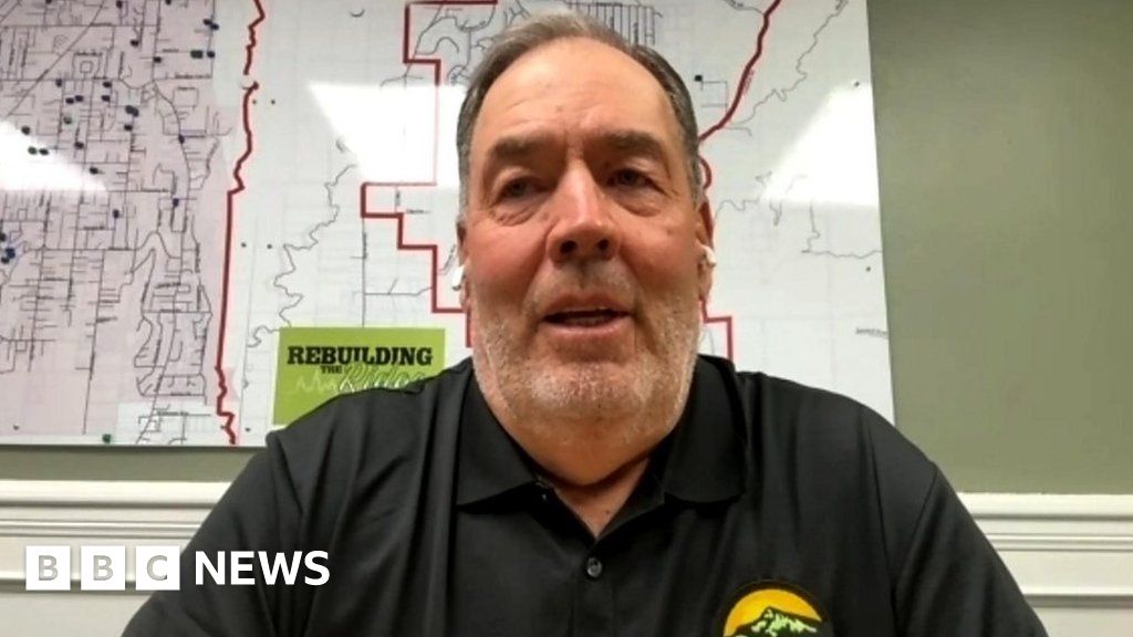 Emotional advice for Hawaii from mayor of Paradise - BBC News