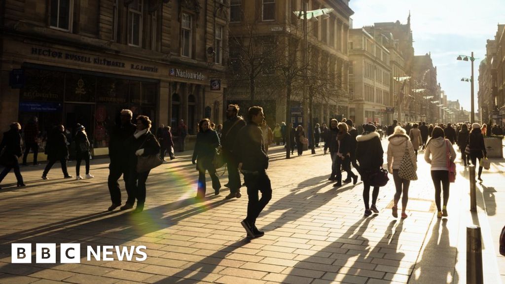 Scotland's poorest 'three times' more likely to die young - BBC News