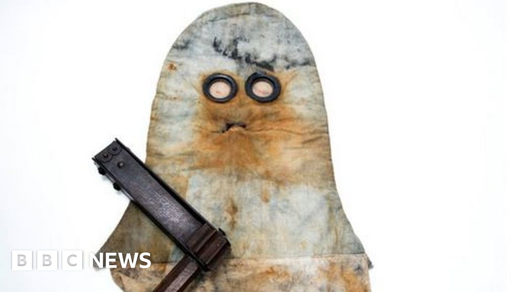 Rare First World War objects go on display in Croydon - BBC News