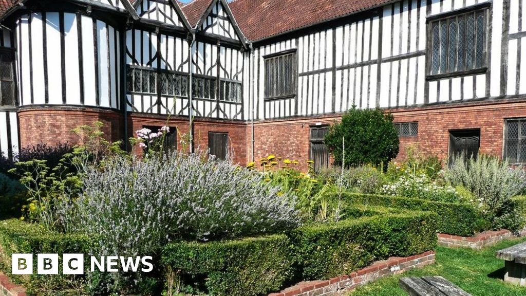 National Lottery grant of £222,000 for Gainsborough Old Hall - BBC News