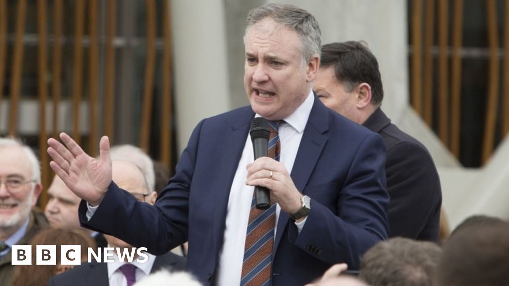 Richard Lochhead to return to Scottish government - BBC News