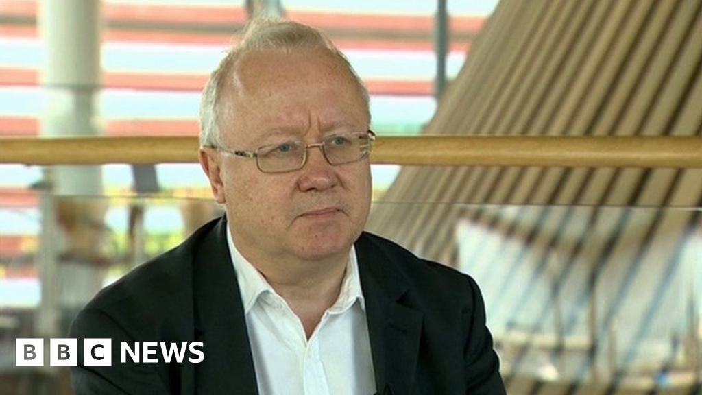 Welsh Assembly members pay tribute to Carl Sargeant - BBC News