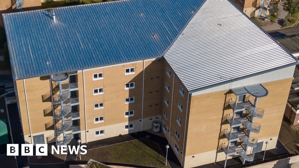 Lympstone building for injured Royal Marine recruits opens - BBC News