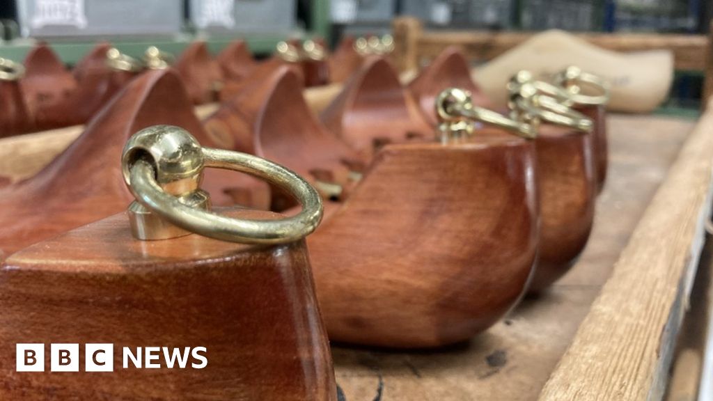 Northampton: The UK shoe firm trying to preserve 'gentle craft' - BBC News