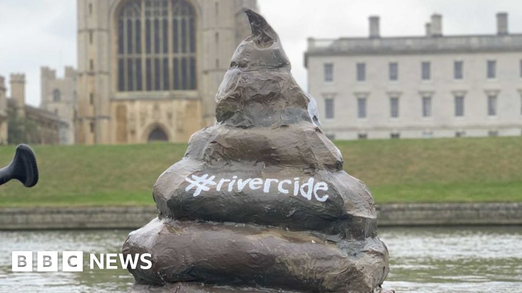 Cambridge giant poo models highlight river pollution - BBC News