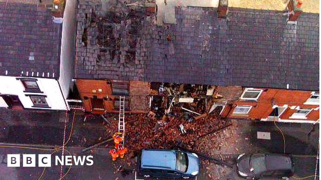 Ashton-under-Lyne house explosion leaves several injured - BBC News