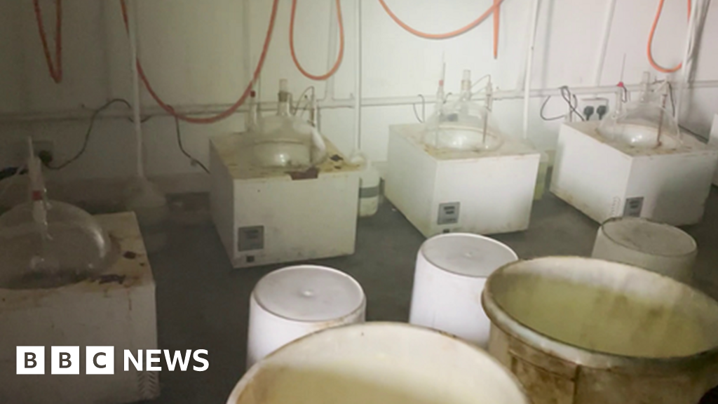 Amphetamine lab found in raid near Redditch - BBC News
