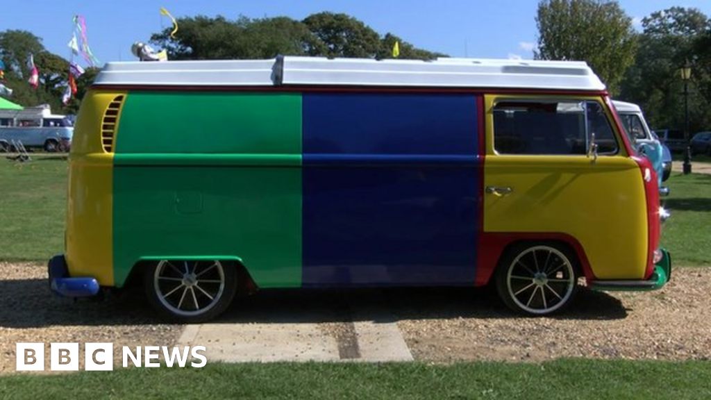 VW enthusiasts react to the scandal - BBC News