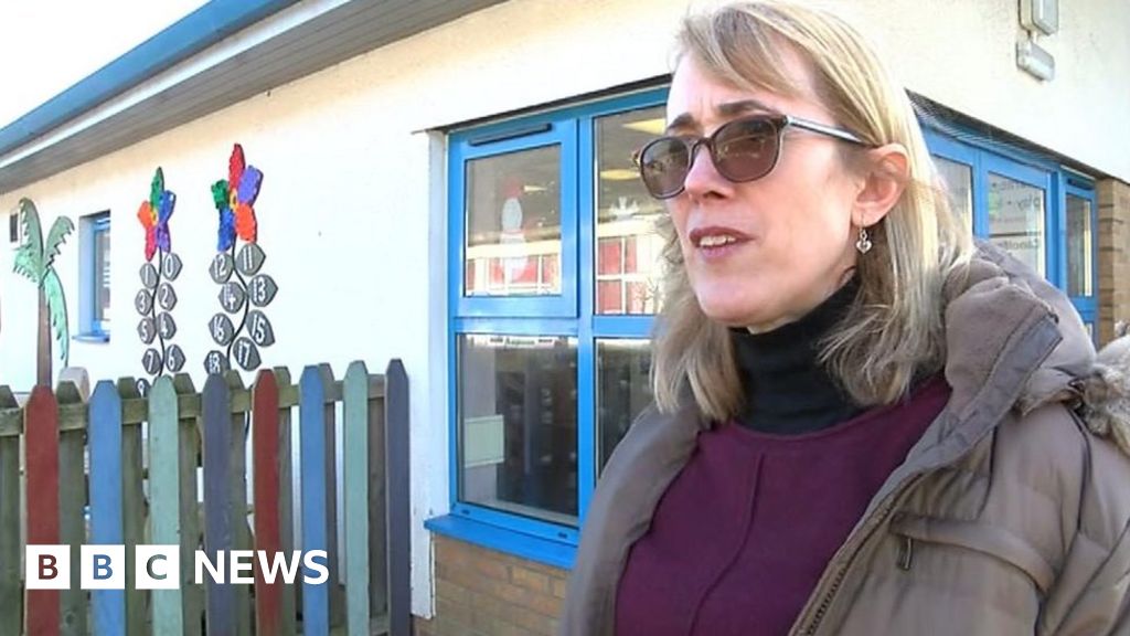 Challenge of getting 'right messages' to families in poverty - BBC News