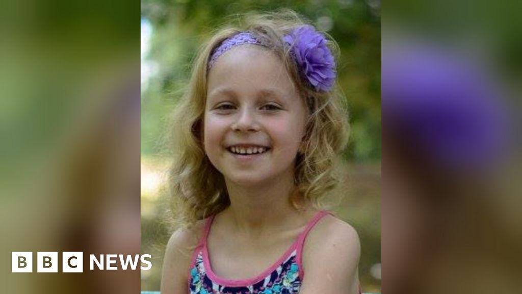 Girl died of sepsis after chances missed by hospital - BBC News