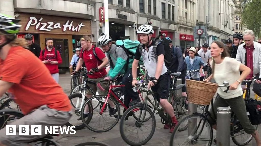 Extinction Rebellion: Cardiff protest clogged roads