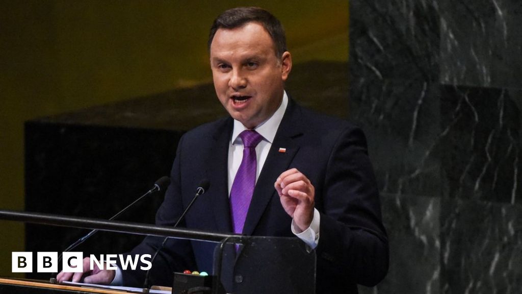 Poland defies EU over Supreme Court judge appointments - BBC News