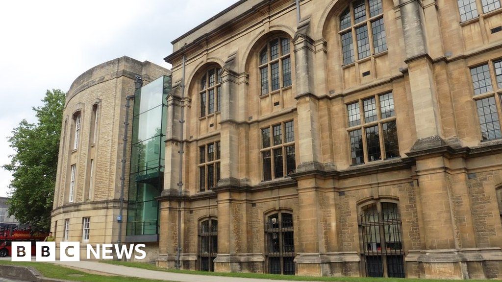 Oxford's Radcliffe Science Library basement 'seeping water'
