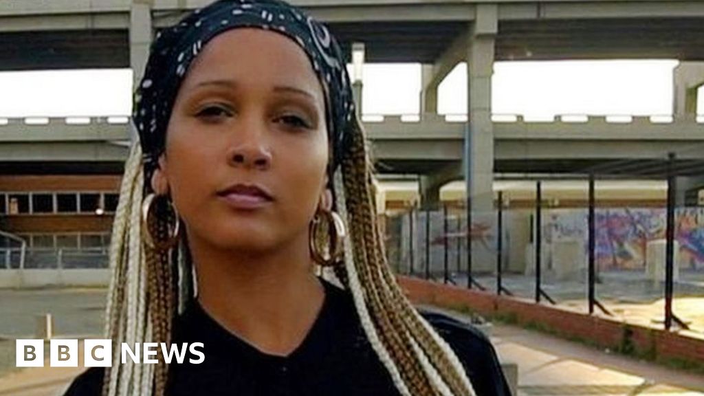 Rapping for change in South Africa - BBC News