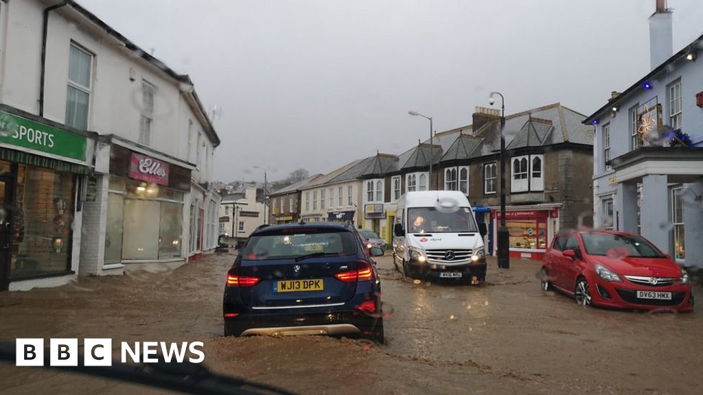 Flooding shuts roads and blocks rail lines in south of England - BBC News
