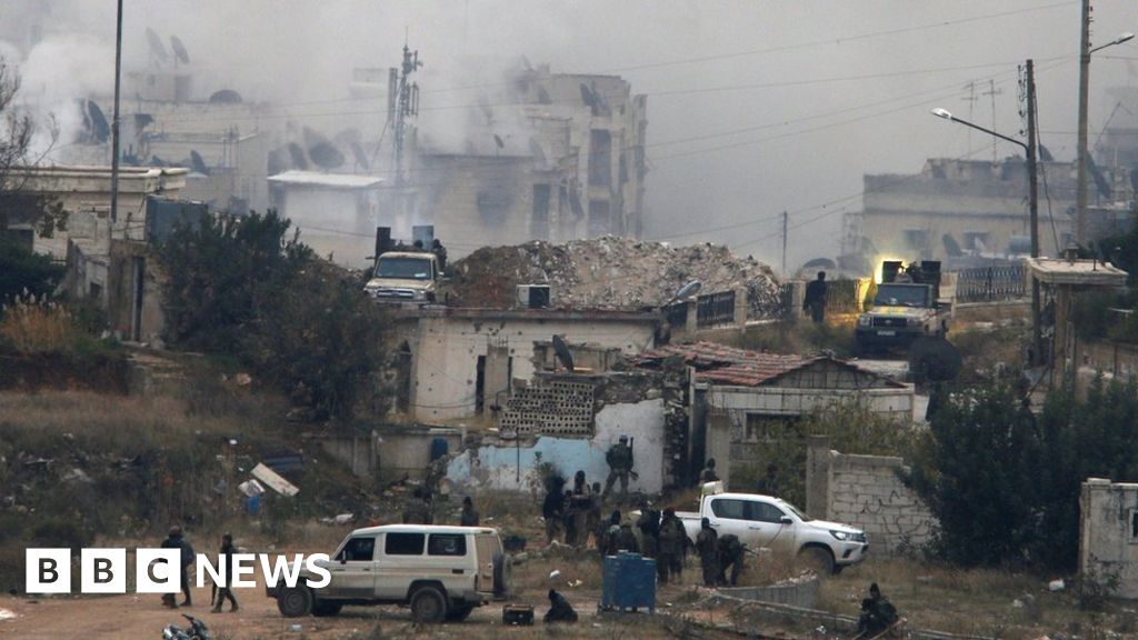 Aleppo battle: Syrian troops push deeper into rebel-held east - BBC News