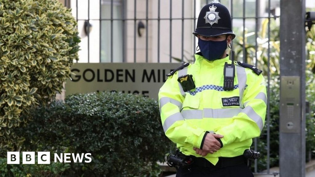 London homicides fall but domestic killings rise - BBC News