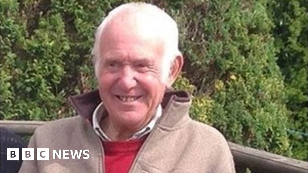 Appeal for missing Flintshire man last seen on bus - BBC News