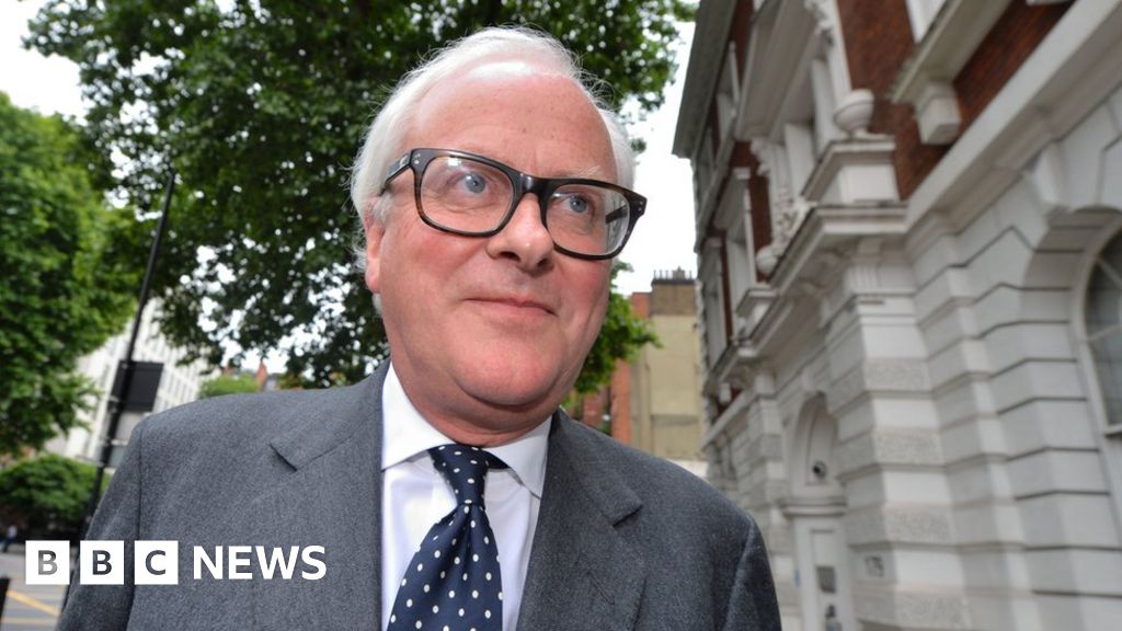 Ex-Barclays bankers appear in court - BBC News