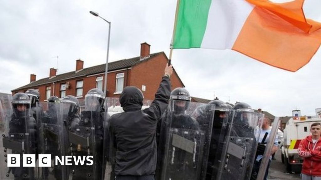 Politicians: 'Northern Ireland peace at risk' - BBC News