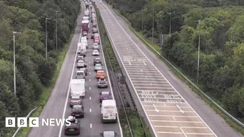 M4 reopens between Swansea and Llanelli after closure - BBC News